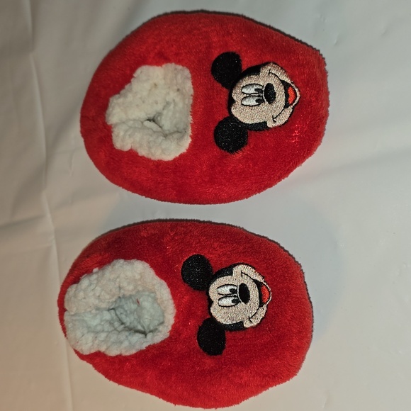 Disney | Shoes | Disney Kids Mickey Mouse Slippers 6 | Poshmark